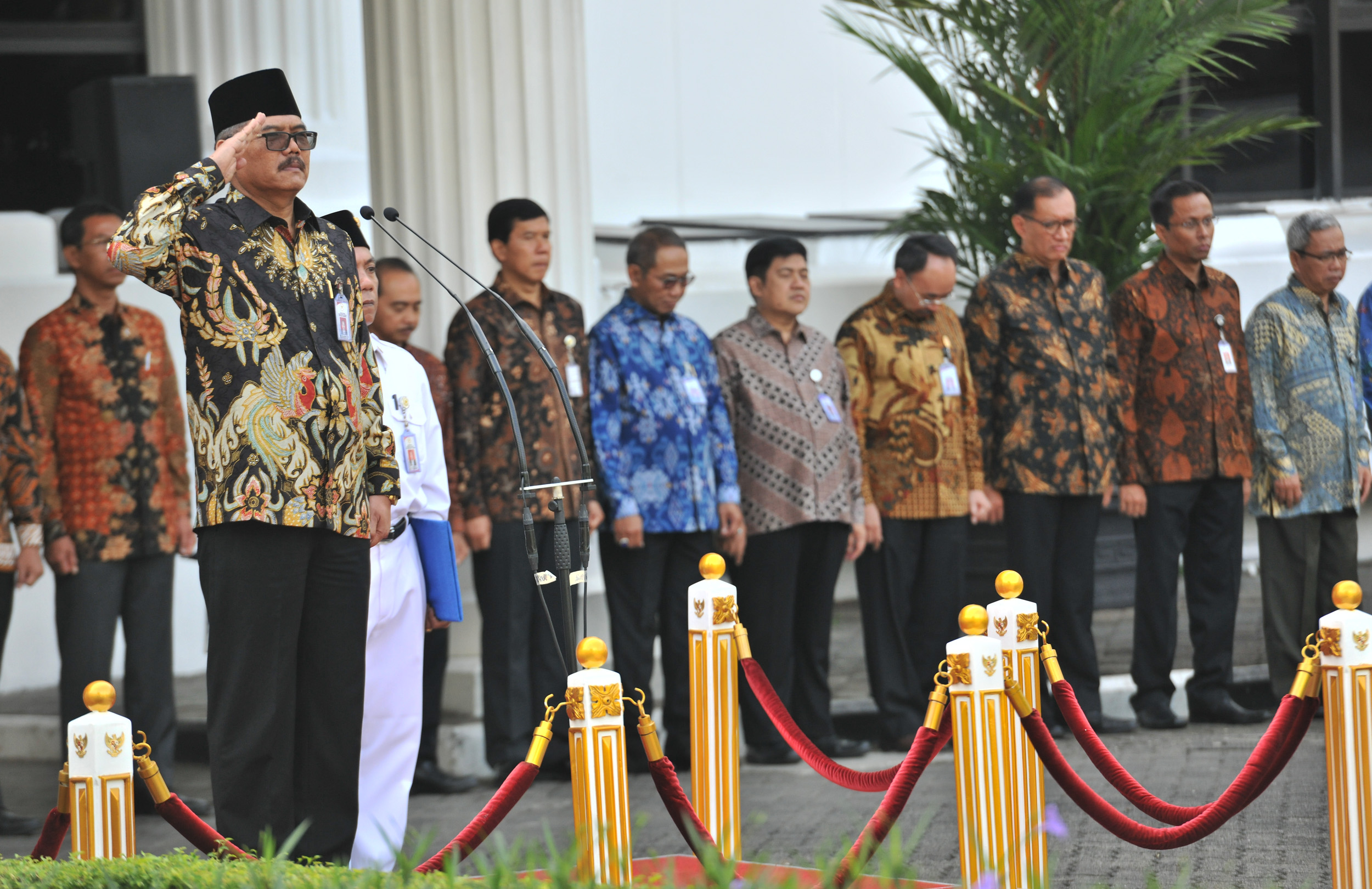 Sekretariat Kabinet Republik Indonesia | Berseragam Batik, Para Pegawai di Lingkungan Lembaga ...