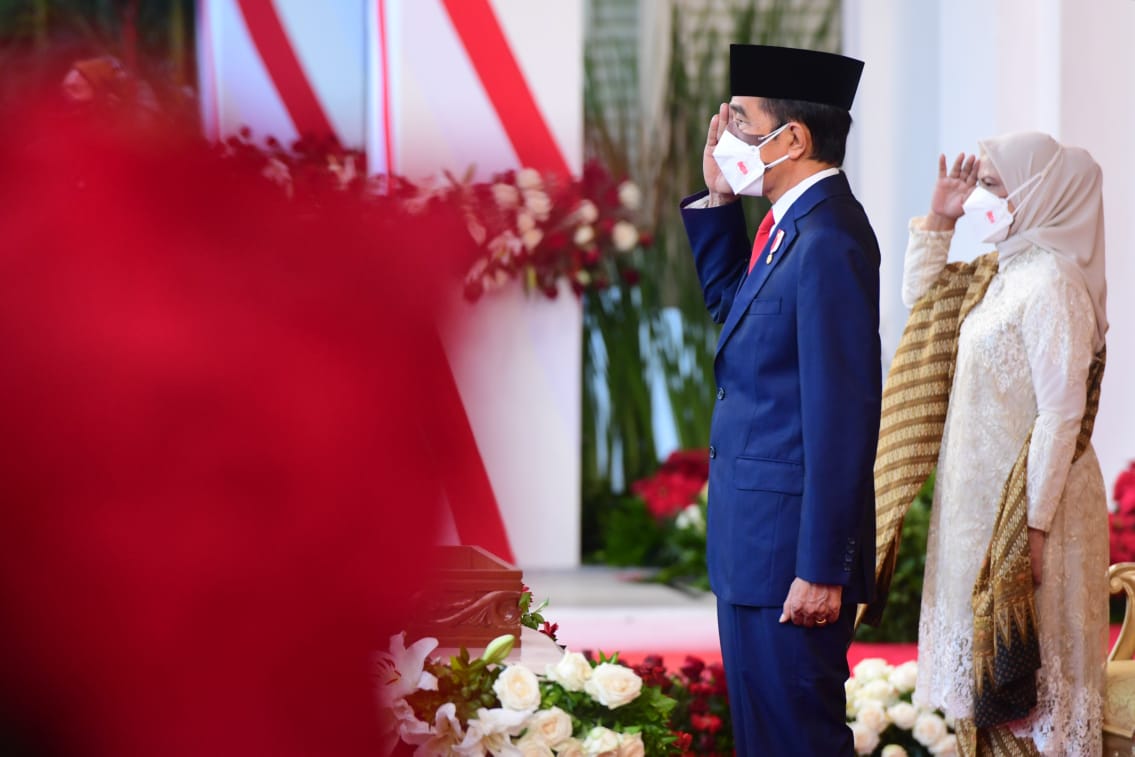 Sekretariat Kabinet Republik Indonesia | Dipimpin Presiden Jokowi, Upacara Penurunan Bendera ...