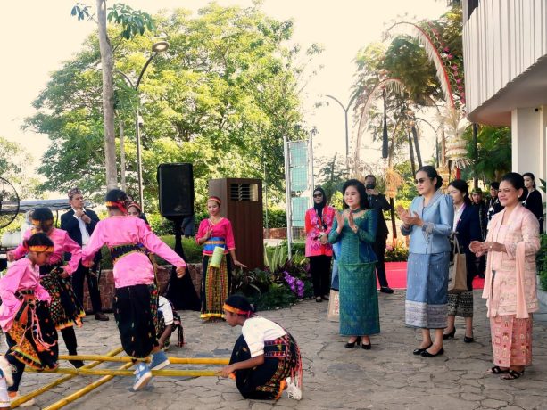 Sekretariat Kabinet Republik Indonesia | First Lady Iriana Leads Spouse ...