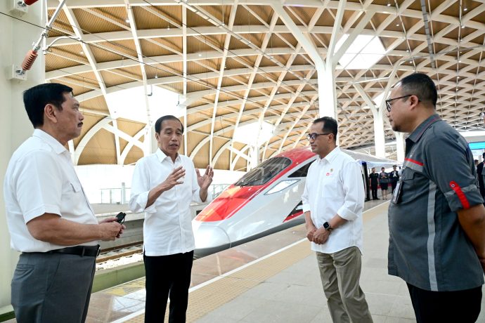 Sekretariat Kabinet Republik Indonesia | Presiden Jokowi Lakukan Uji Coba Kereta Cepat Jakarta ...