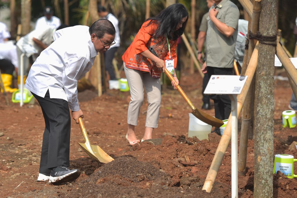 Sekretariat Kabinet Republik Indonesia | Presiden Joko Widodo menghadiri acara Gerakan Tanam ...