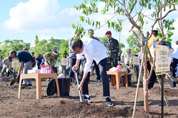 Sekretariat Kabinet Republik Indonesia | President Jokowi Joins Tree ...