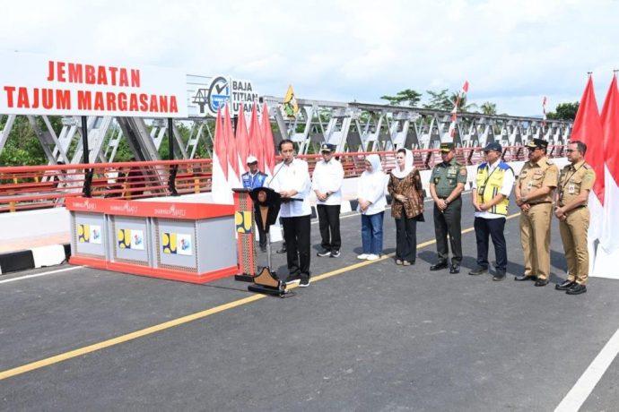 Sekretariat Kabinet Republik Indonesia President Jokowi Officiates Three Bridges In C Java