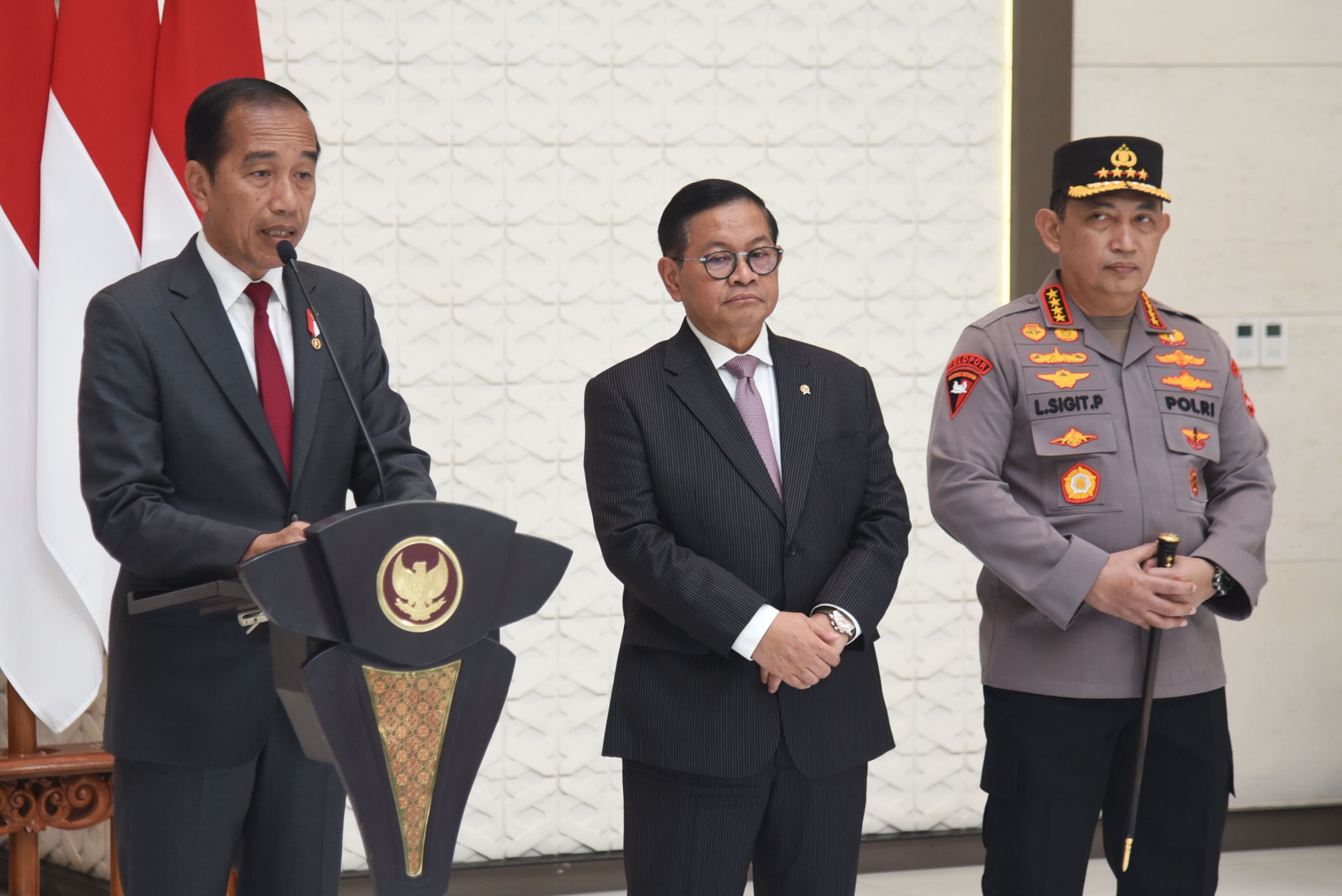 Sekretariat Kabinet Republik Indonesia | Keberangkatan Menuju Persatuan Emirat Arab di Pangkalan ...