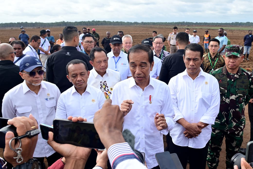 Sekretariat Kabinet Republik Indonesia | Penanaman Tebu Perdana di PT ...