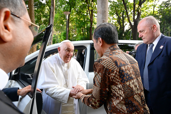 Sekretariat Kabinet Republik Indonesia | President Jokowi Welcomes Pope ...