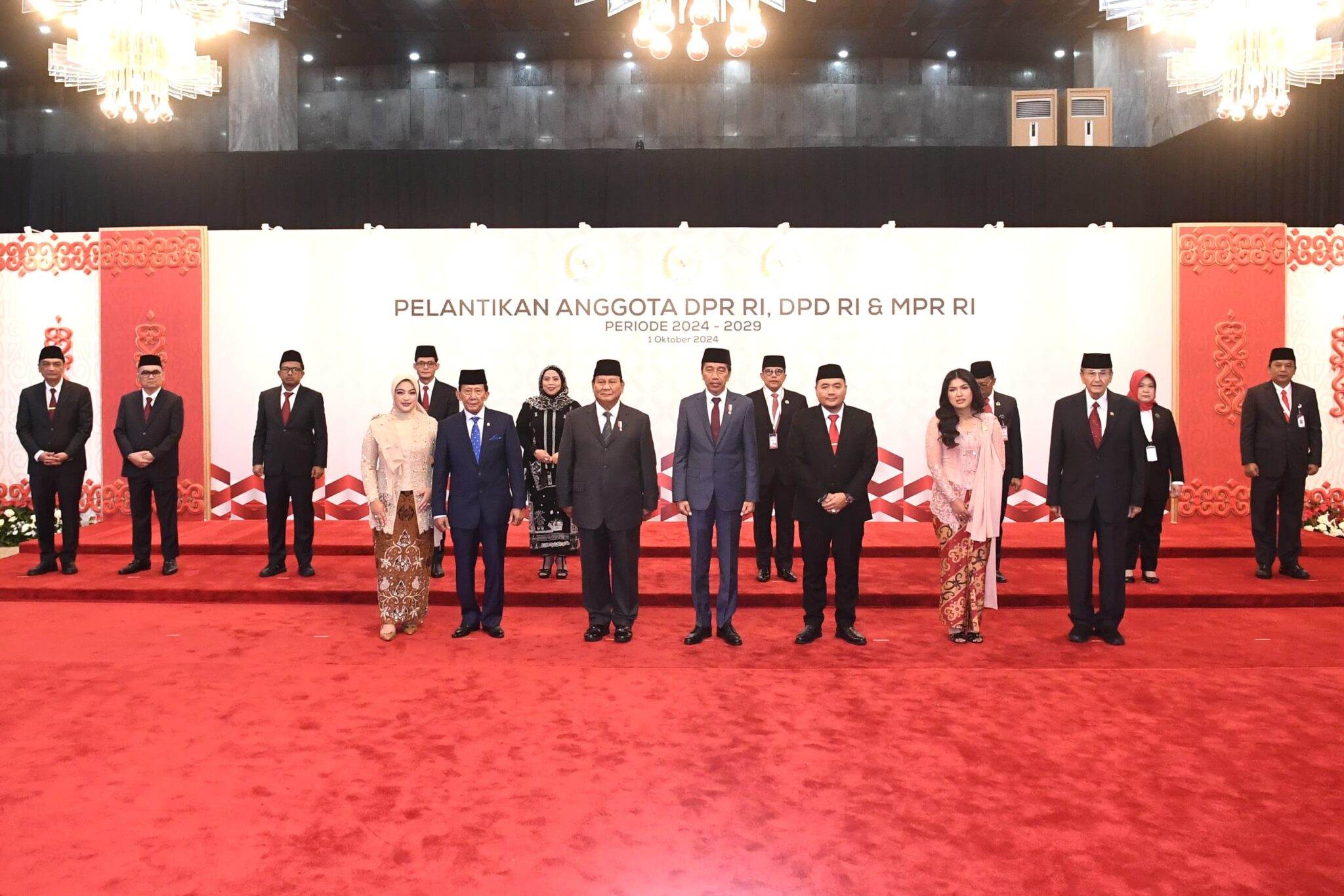 Sekretariat Kabinet Republik Indonesia | Presiden Jokowi Hadiri Pelantikan Anggota DPR, DPD, dan ...
